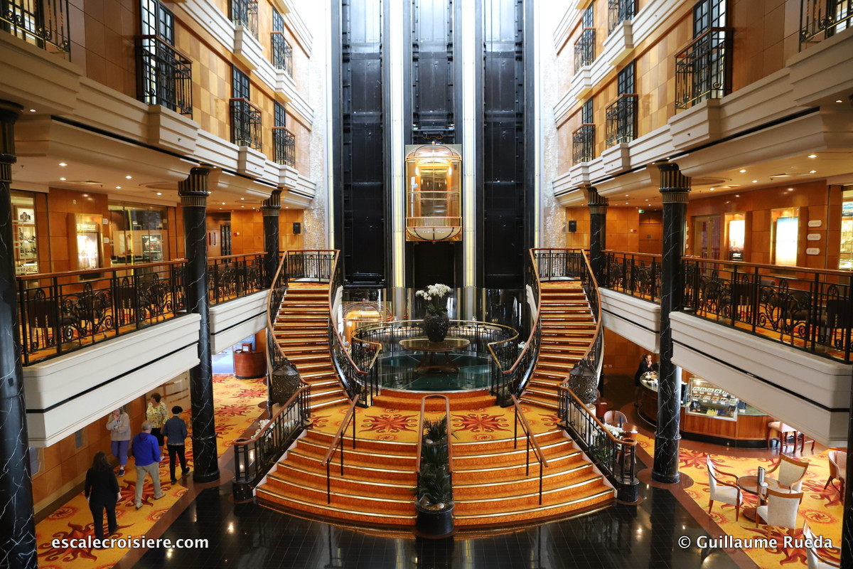 Norwegian Spirit – Atrium Grand Centrum | Escale croisière