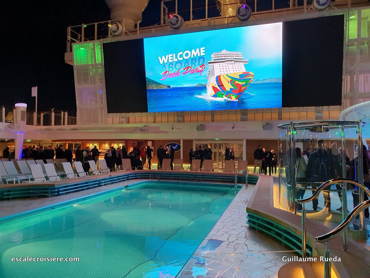 Norwegian Encore by night | Escale croisière